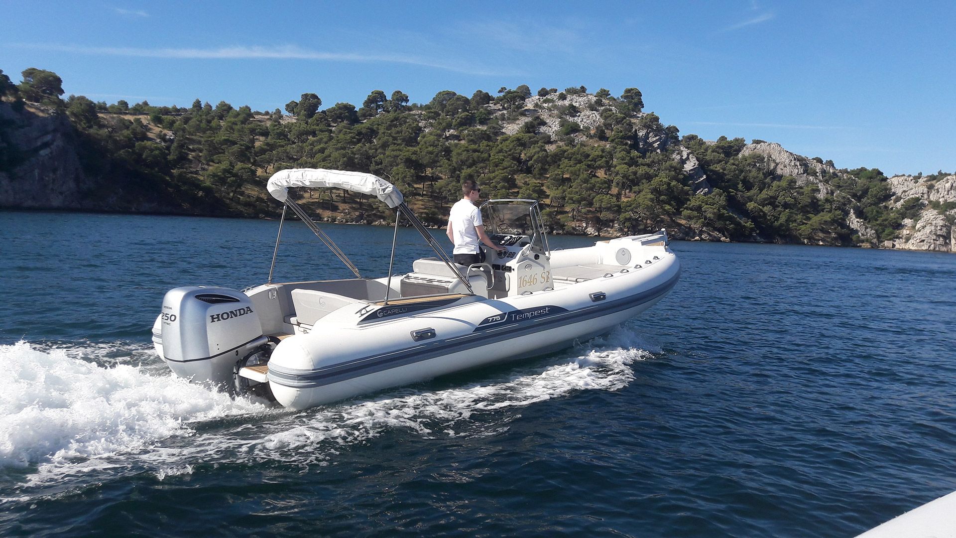 Capelli Tempest 775 - New - Rent a boat | Polaris Group Ltd.